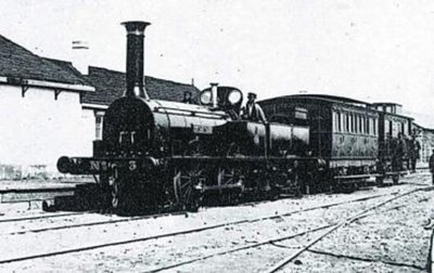 1825 se inaugura en Inglaterra primera línea ferroviaria